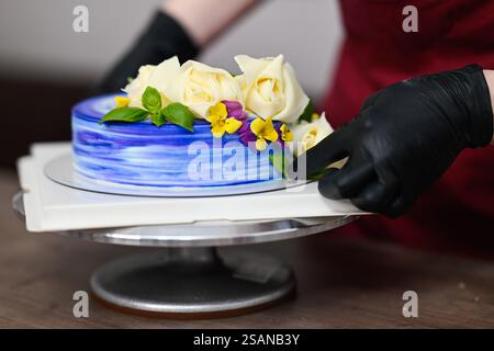 Mannheim, Germany. 30th Jan, 2025. Anna Burkhardt cuts a sausage pie ...