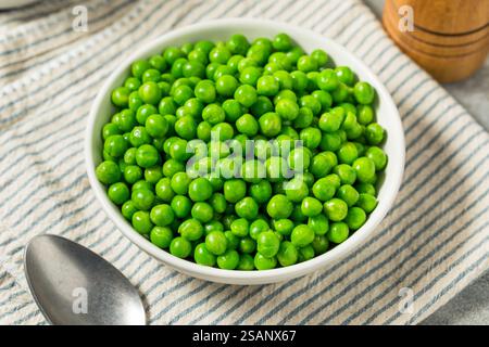 Organic Steamed Frozen Green Peas in a Bowl Stock Photo - Alamy