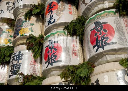 Decorative sake barrels ("sakadaru" or "kazaridaru") containing ...