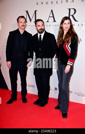 Jonas Dornbach, Janine Jackowski und Maren Ade bei der Verleihung des ...