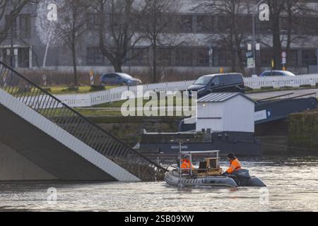 Partial collapse of the Carola Bridge. Part of the bridge has collapsed ...