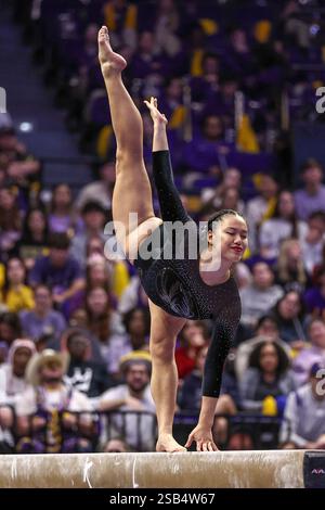 Missouri's Helen Hu competes on the balance beam during the NCAA women ...