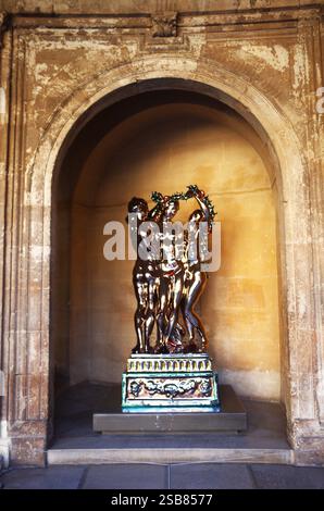 Jeff Koons' 'Three Graces' artwork is in the courtyard of the Alhambra ...