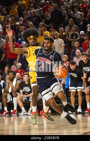 Arizona guard KJ Lewis (5) against Texas Tech during a NCAA college ...