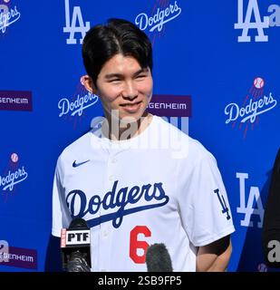 Los Angeles Dodgers' Hyeseong Kim, right, and Austin Gauthier run ...