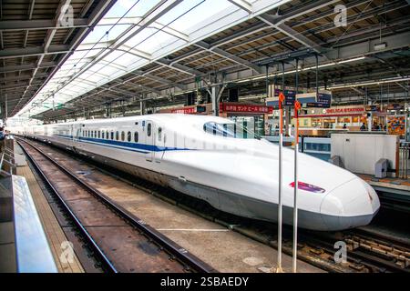 A Shinkansen N700 series bullet train at Shin Osaka station in Japan Stock Photo - Alamy