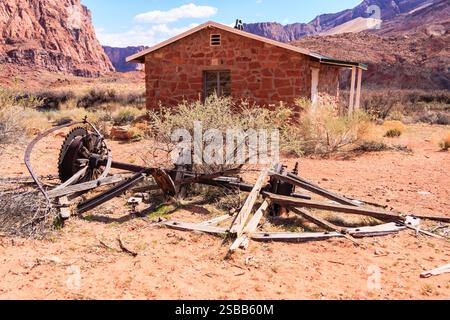 Old abandoned wooden cabin with a rusted tin roof in rural Alabama, USA ...