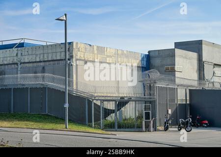 Mauer, Stacheldraht, Justizvollzugsanstalt, Asperger Straße, Stammheim ...