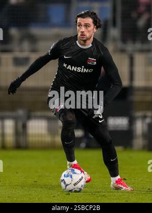 ALKMAAR, NETHERLANDS - FEBRUARY 6: Troy Parrott of AZ scores a penalty ...