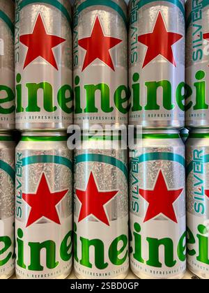 Heineken beer, Heineken supermarket shelf, Heineken beer store shelf ...
