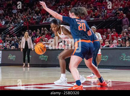 Illinois forward Berry Wallace (20) drives against UCLA forward Kendall ...