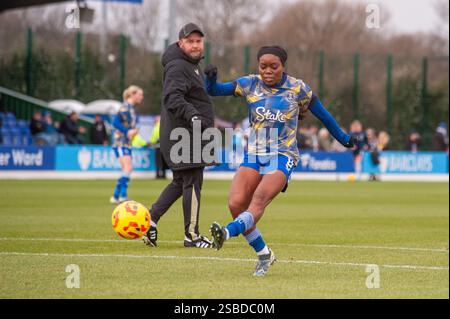 9, Toni Payne of Everton at warm up during the Adobe Women's FA Cup ...