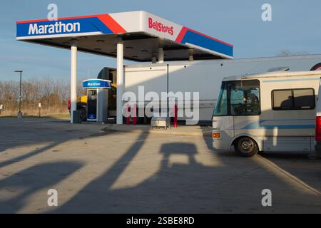 BellStores Marathon gas station and convenience food store. Editorial ...