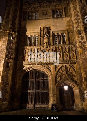 Nighttime, Trinity College Great Gate, Trinity College, University of ...