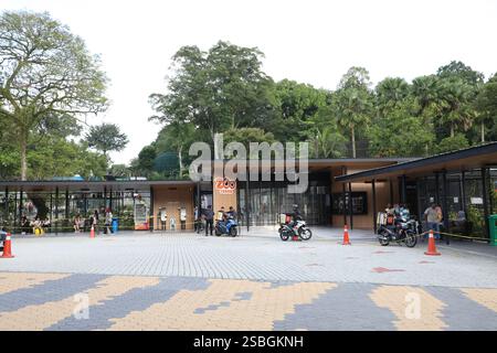 Johor Zoo, Jalan Gertak Merah, Taman Istana, 80000 Johor Bahru ...