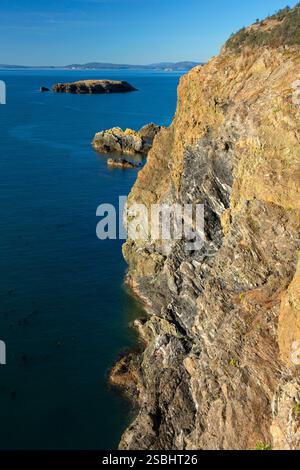 Urchin Rocks and Northwest Island from Rosario Head Trail, Deception ...
