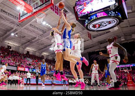 Duke forward Toby Fournier (35) drives on Baylor forward Bella ...