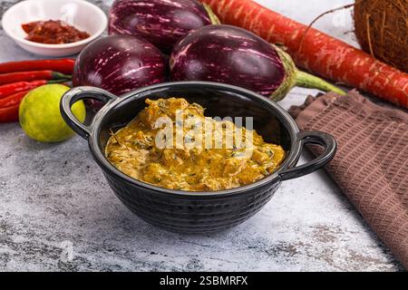 Indian spicy chicken masala corma curry Stock Photo - Alamy
