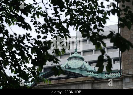 The Bank of Japan (BOJ) headquarters stands in Tokyo, Japan May 19 ...