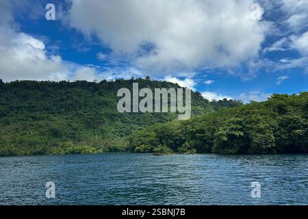 Vitu Islands in the Bismarck Sea off New Britain, in the southwestern ...