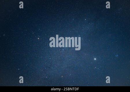 Lietzen, Germany. 03rd Feb, 2025. The planet Mars (r., yellowish ...