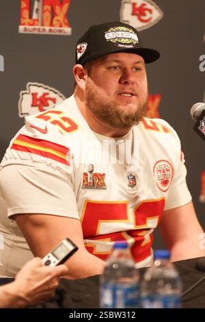 Kansas City Chiefs center Creed Humphrey (52) blocks against the Las ...