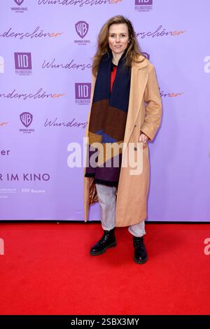 Karin Hanczewski bei der Premiere der Disney Serie Call My Agent Berlin ...