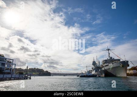 HMAS Warramunga Moors Alongside ESL in Sydney (8527240 Stock Photo - Alamy