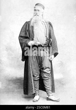 Holmès - La montagne noire - André Gresse as Père Saval 2 Stock Photo ...