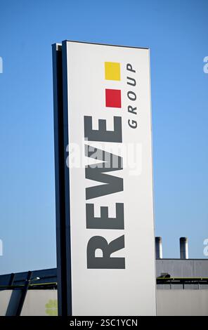 The logo of the Rewe Group at the company headquarters in Wiener ...