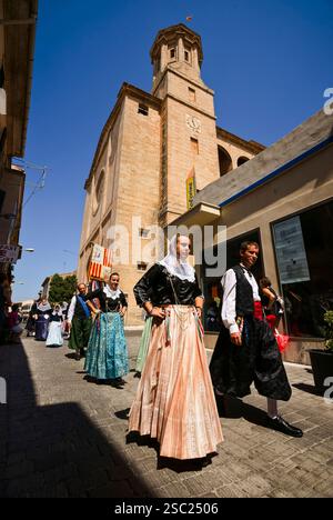 Traditional Mallorcan costumes Stock Photo - Alamy
