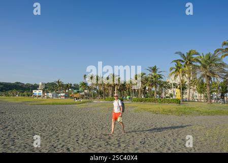Sandy beach beach, Cijin Beach, Cijin Island, Kaohsiung, Taiwan +++ NO ...