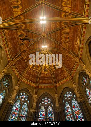Inside St John's College Chapel, St Johns College, University of ...