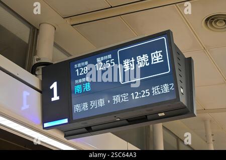 Display, Anzeige Abfahrtzeit Hochgeswchwindigkeitszug HSR Taiwan High ...