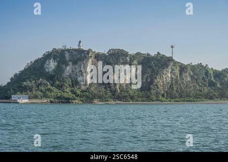 Cihou Berg mit Leuchtturm, Cijin Insel, Kaohsiung, Taiwan *** Cihou ...