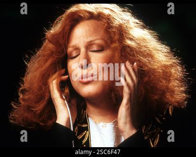 BEACHES 1988 Buena Vista Pictures Distribution film with Bette Midler ...