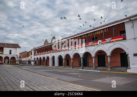 Pigeons at Huamanga Main Square - Ayacucho, Peru Stock Photo - Alamy