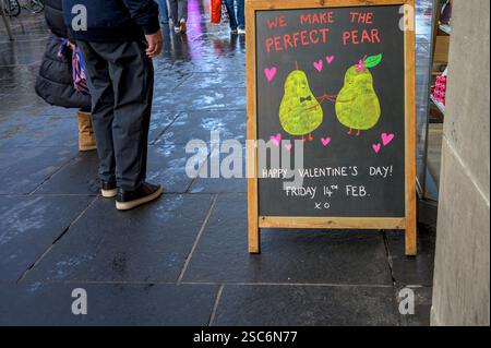 Couple sign of valentine's day on the beach Stock Photo - Alamy