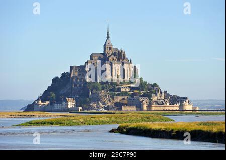 Couesnon river in autumn, Mont-Saint-Michel, Manche department ...