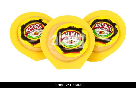 Marmite yeast extract flavour cheddar cheese bites in 20g individual ...