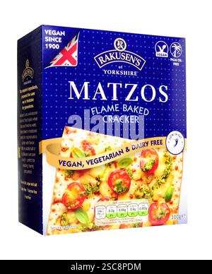 Rakusen's matzos flame grilled savoury crackers in a 200g box Stock ...