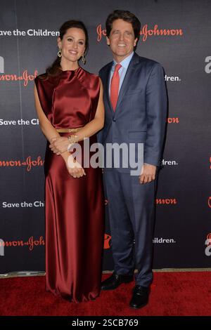 Jennifer Garner and Mark Shriver attending Save The Children ...