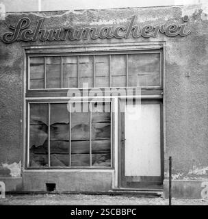 "Berlin Wall in the Bernauer street in Berlin. Picture shows a store ...
