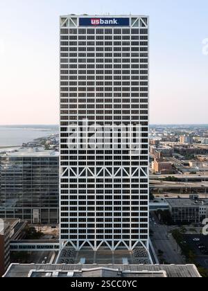 First Wisconsin Center, Location: Milwaukee WI, Architect: Skidmore ...