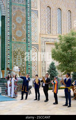 Uzbek traditional musical instruments in market of Bukhara, Uzbekistan ...