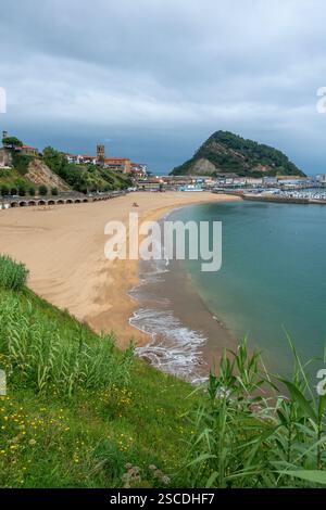 Getaria, Gipuzkoa, Basque Country, Spain. The busy commercial fishing ...