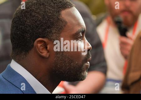 Former NFL player Michael Vick greets fans before the NFL Super Bowl 54 ...