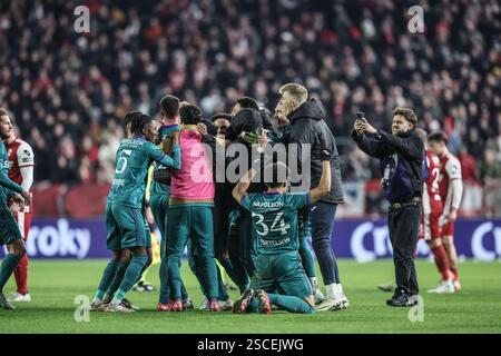 Antwerpen, Belgium. 06th Feb, 2025. players of Anderlecht with Jan-Carlo Simic (4) of Anderlecht ...