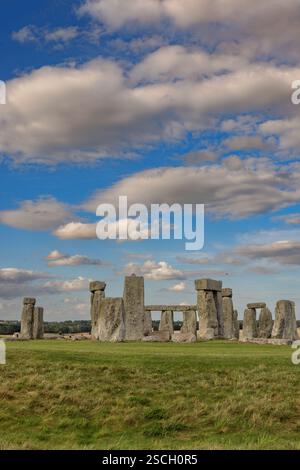 Stonehenge, the famous prehistoric megalithic structure in Wilthire ...