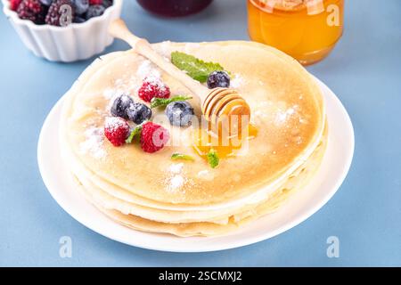 Traditional Maslenitsa food, Eastern European Slavic thin pancakes ...